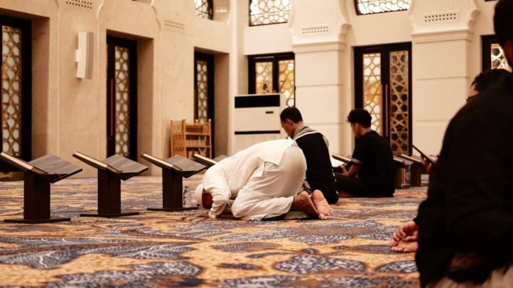 Complete Guide to Islamic Prayer Positions: Raka’ah, Sujud, and Salah ...
